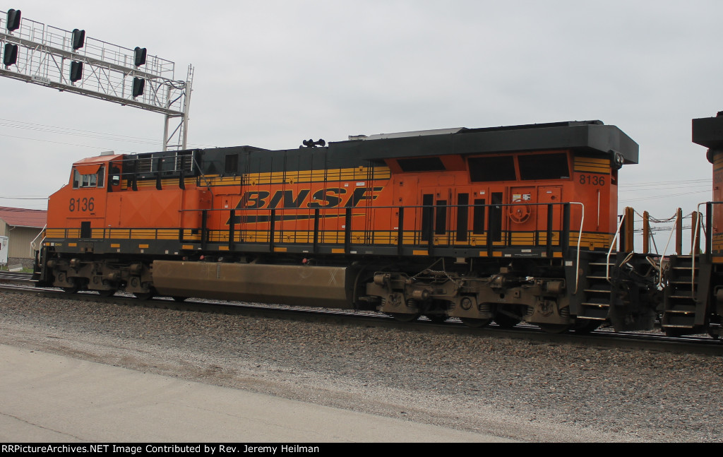 BNSF 8136 (2)
